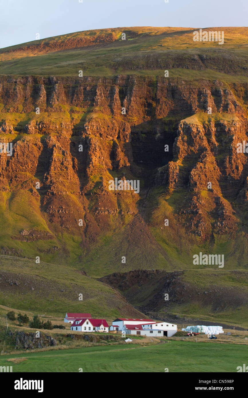 House isolated cliff hi-res stock photography and images - Alamy