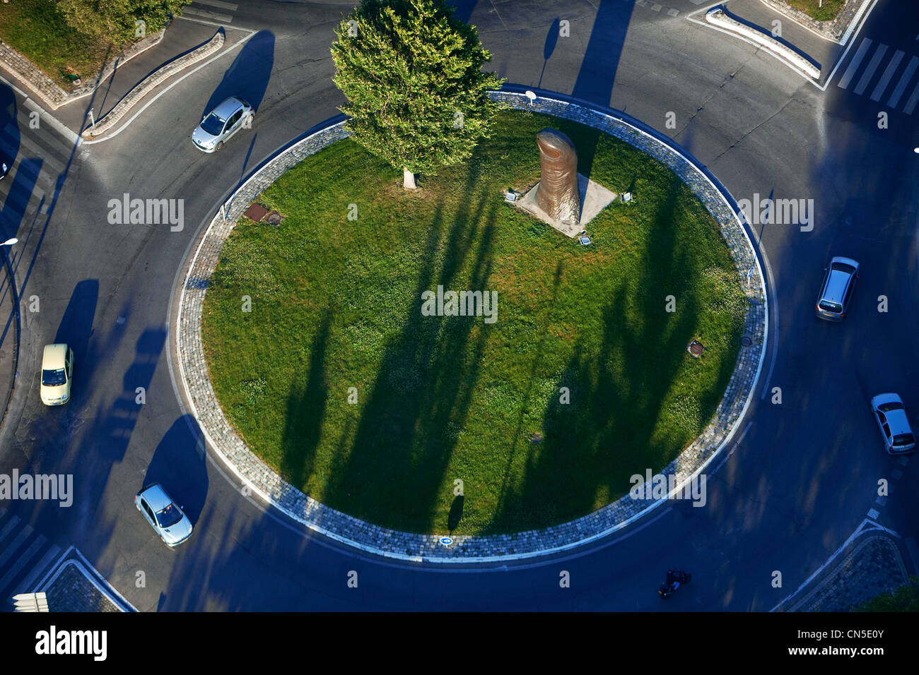 Sculpture roundabout france hi-res stock photography and images - Alamy