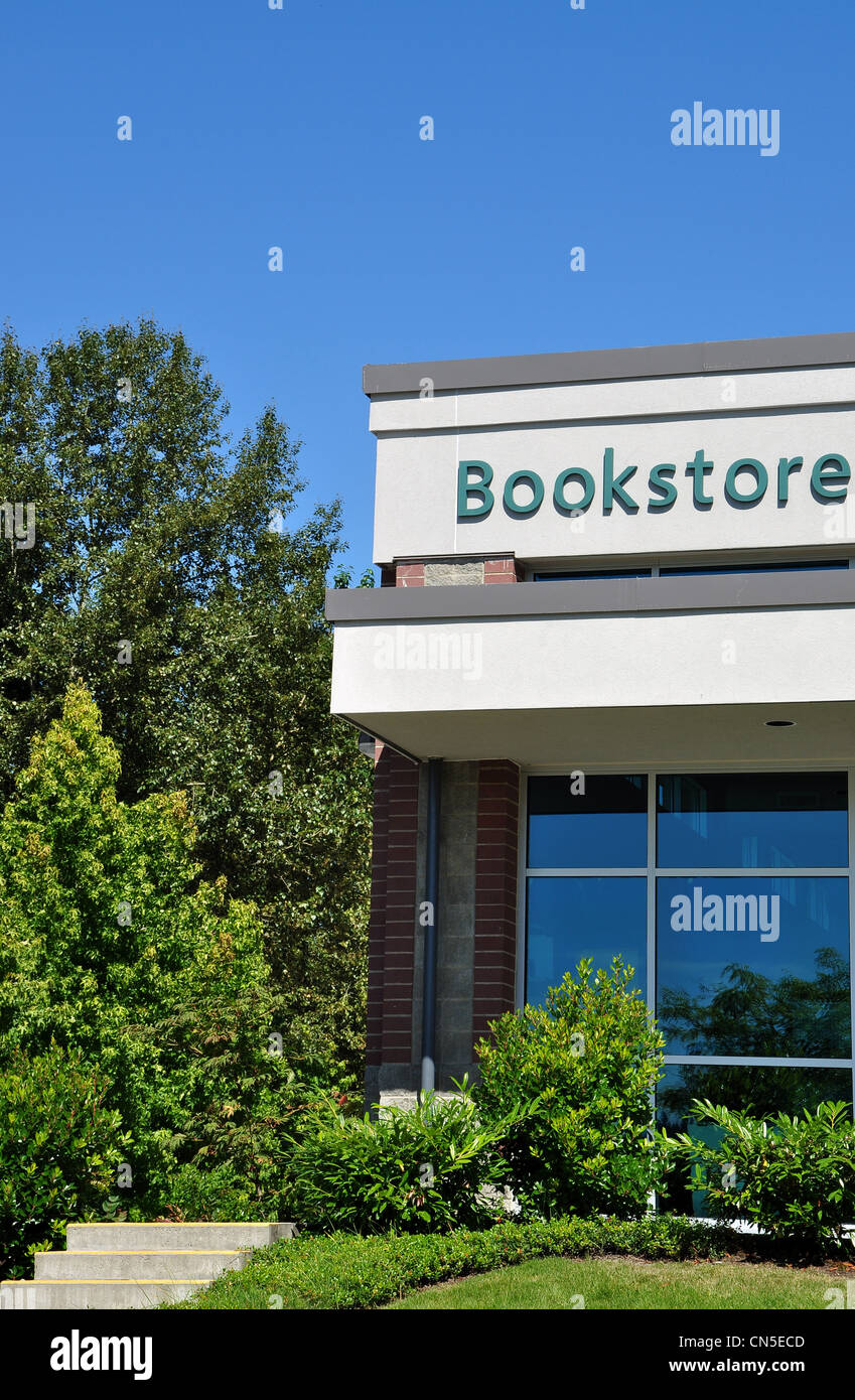 University campus bookstore Stock Photo - Alamy