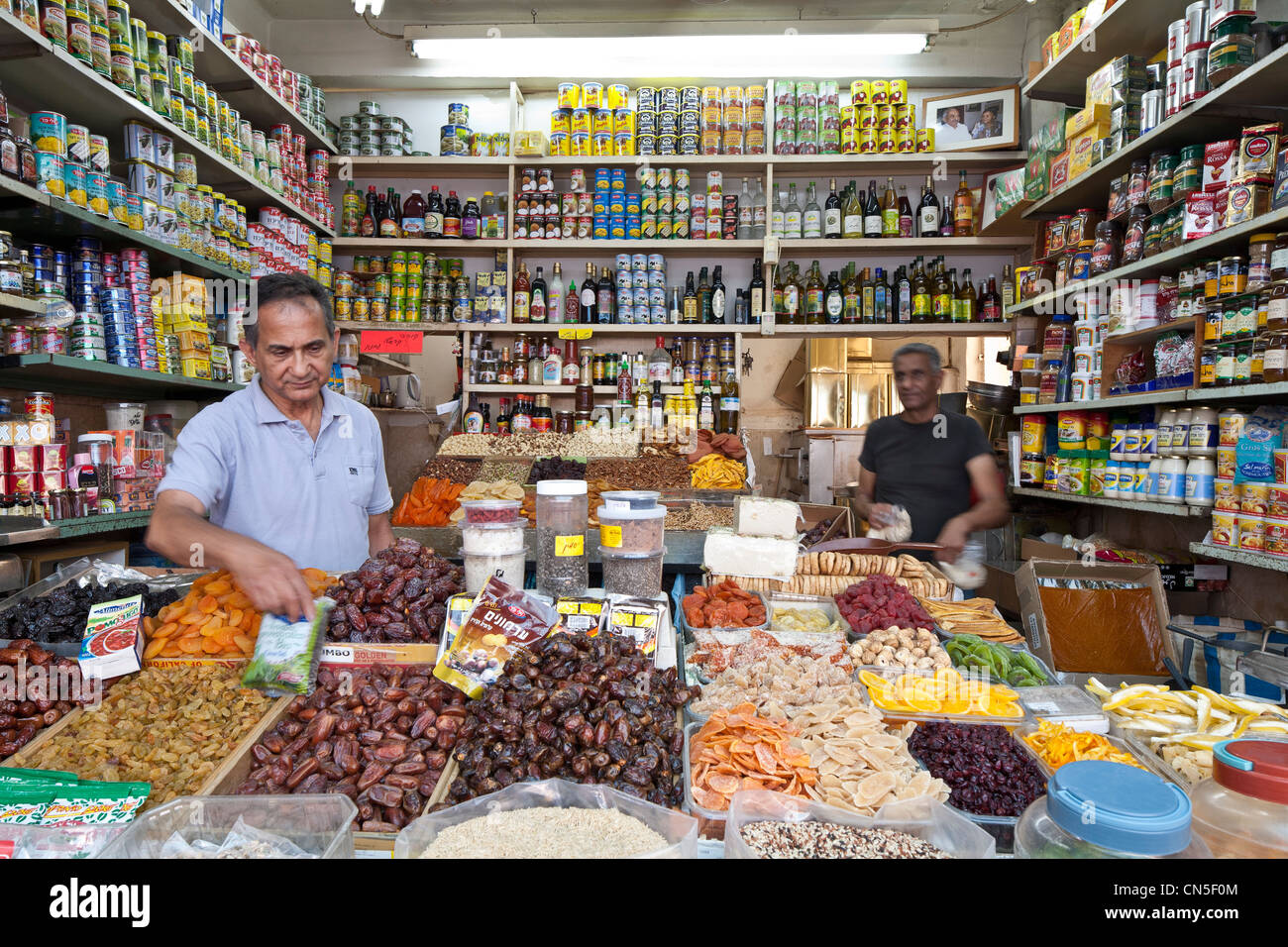 Israel, Tel Aviv, Carmel Market, grocer Stock Photo - Alamy