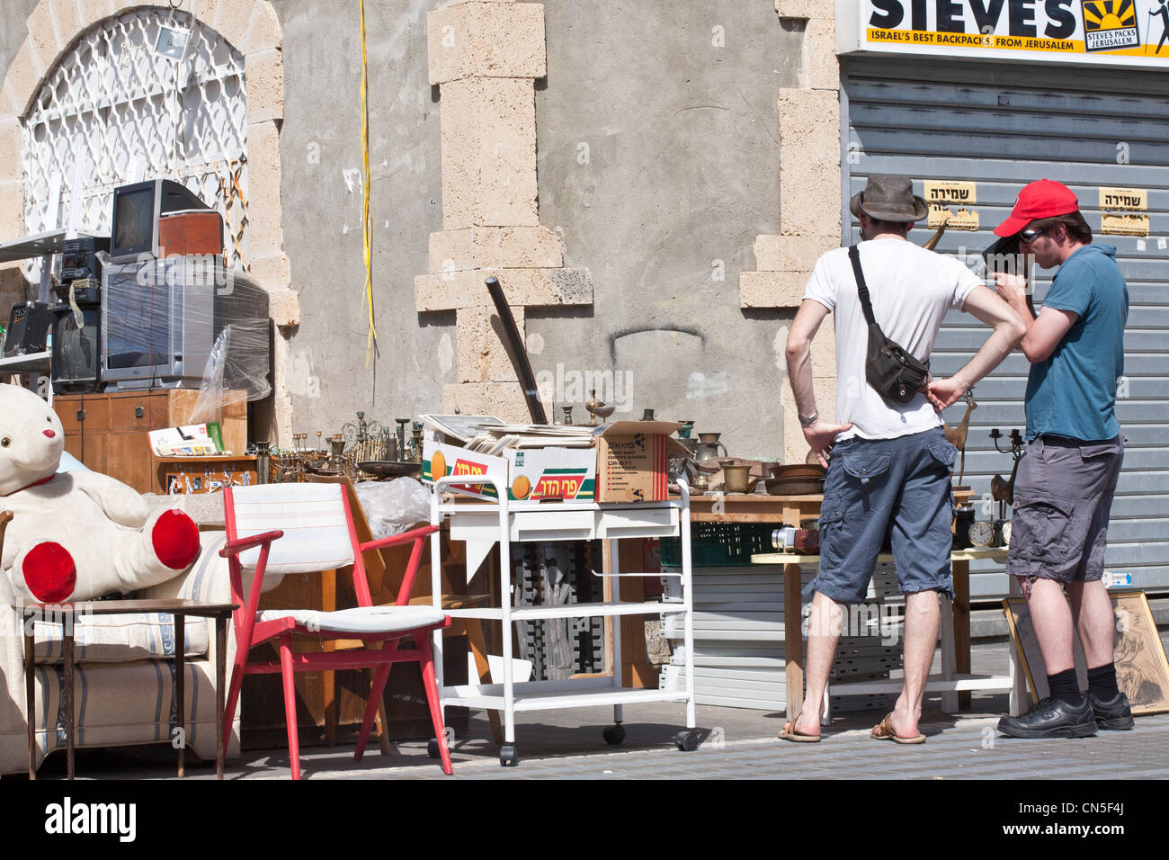 Flea market stand hi-res stock photography and images - Alamy