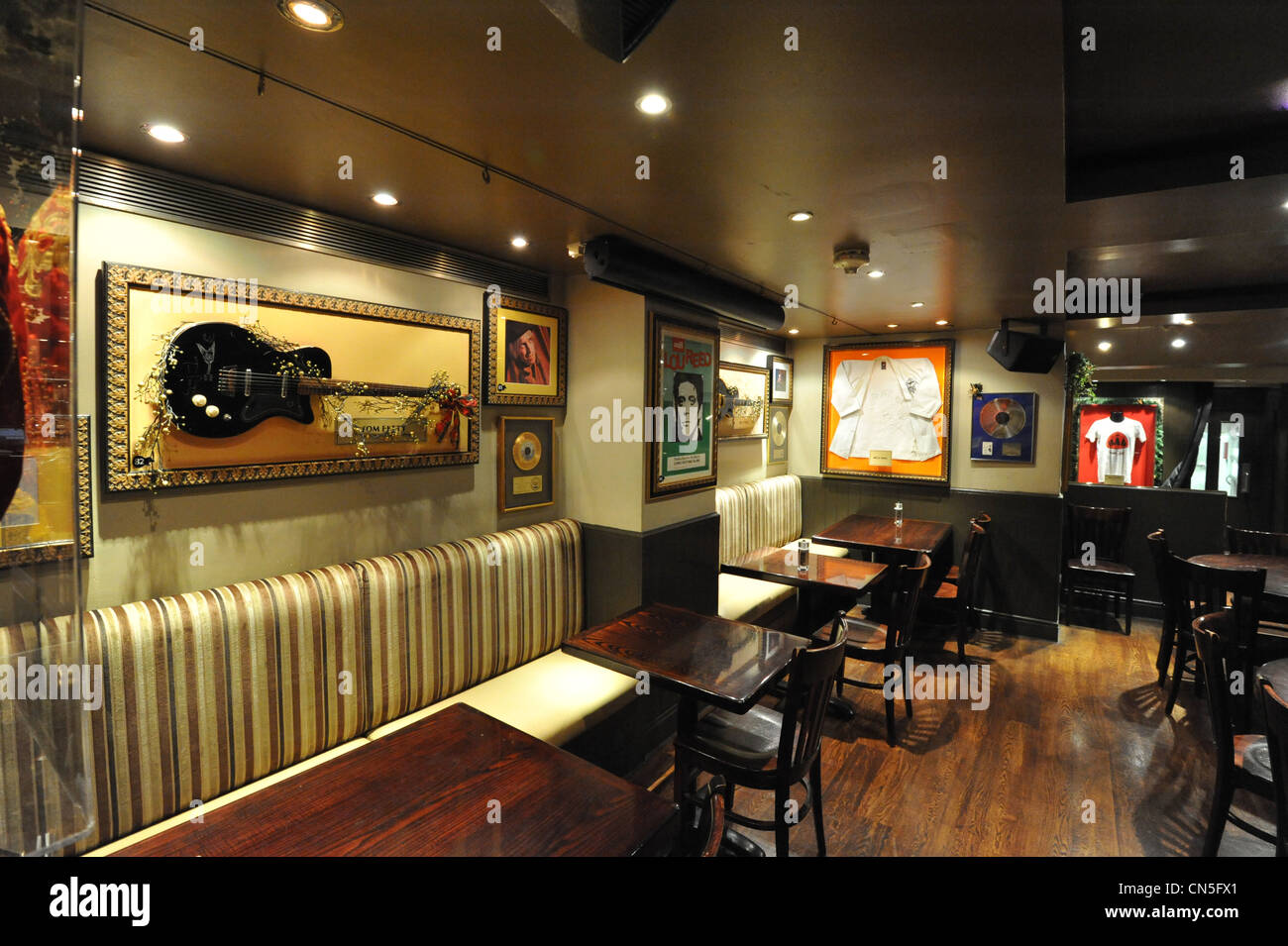 Hard rock cafe hi-res stock photography and images - Alamy