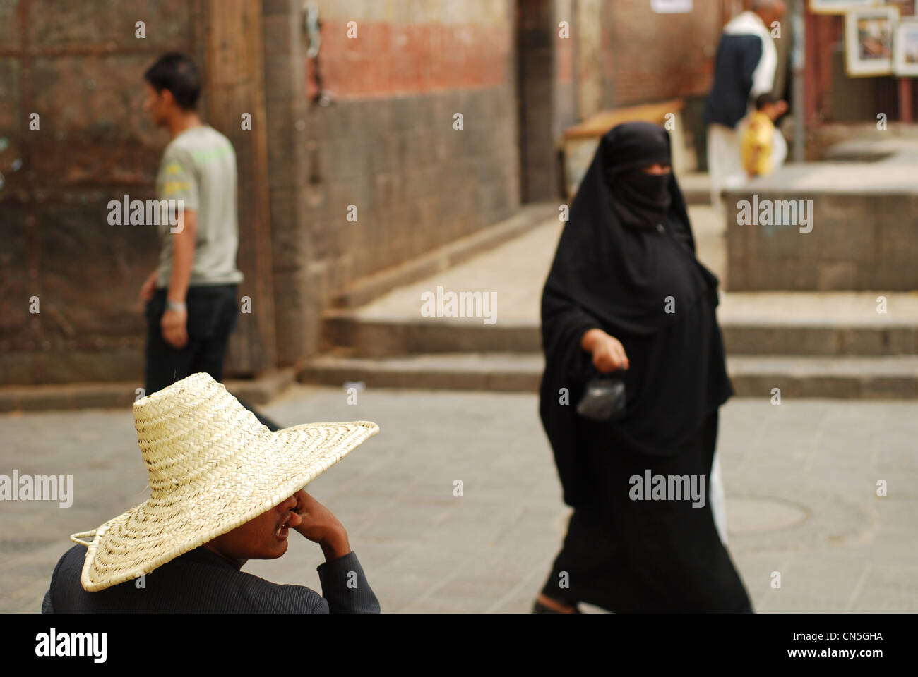 Yemen sanaa view people walking hi-res stock photography and images - Alamy
