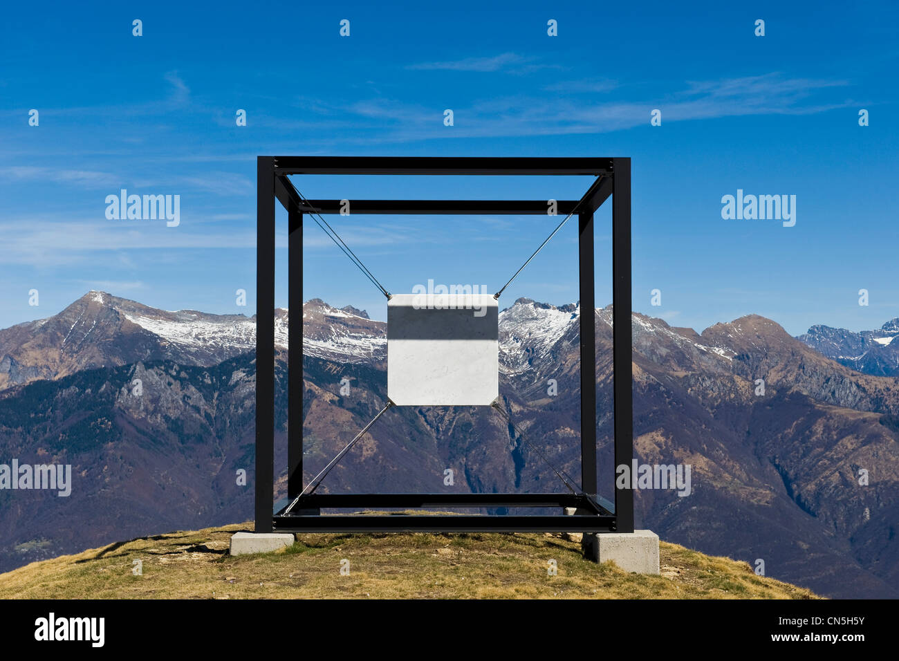 Suspended cube hi-res stock photography and images - Alamy
