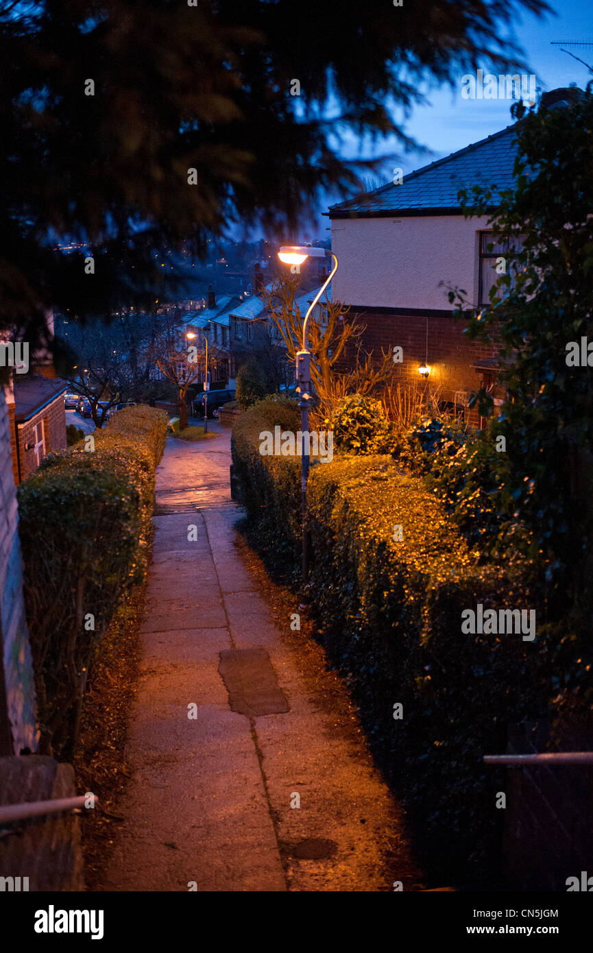 Dark alleyway hi-res stock photography and images - Alamy