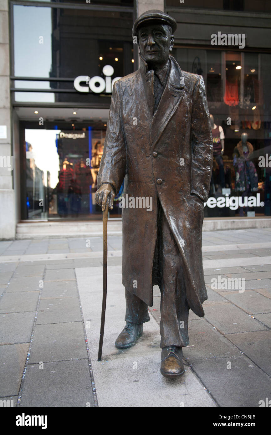Bronze statue of poet and writer Umberto Saba crossing the street in ...