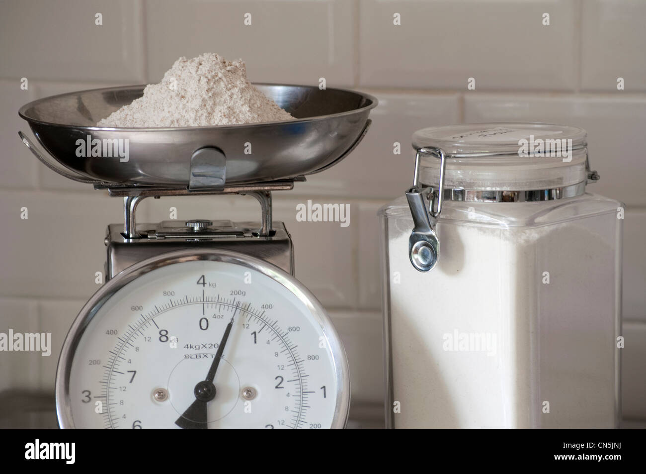 Measuring scales flour hi-res stock photography and images - Alamy