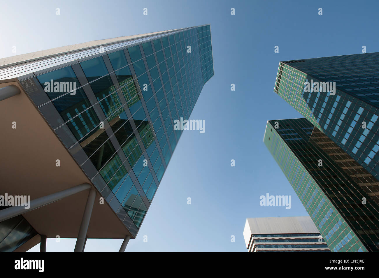 Glass buidlings hi-res stock photography and images - Alamy