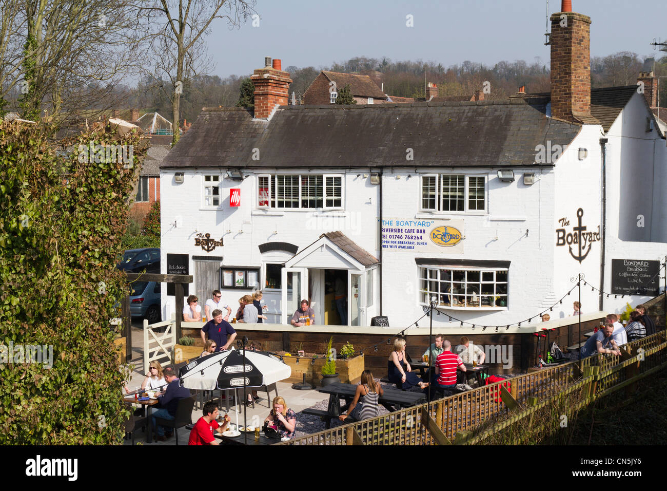 The Boatyard cafe and bar with beer garden in Bridgenorth Stock Photo ...