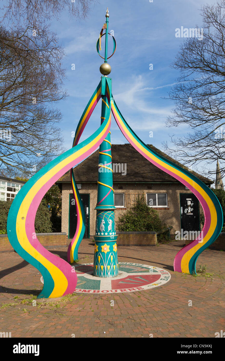 Village maypole uk hi-res stock photography and images - Alamy