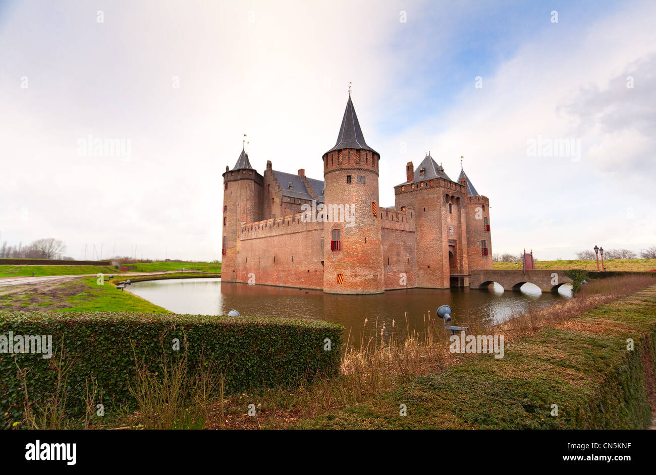 castle in Dutch town Muiden in the middle of the lake Stock Photo - Alamy