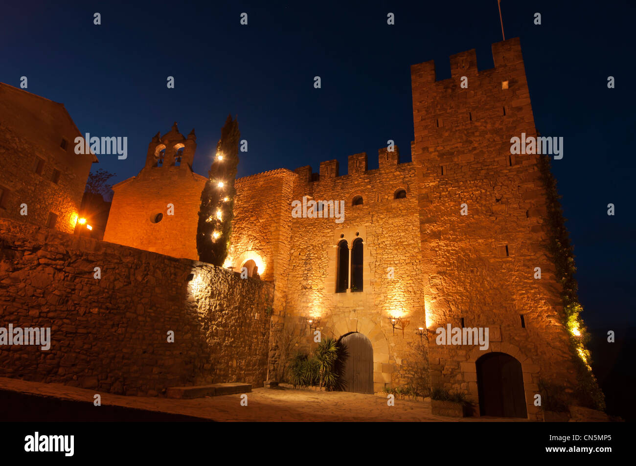 Castle of Montsonis at night, Lleida, Spain Stock Photo - Alamy