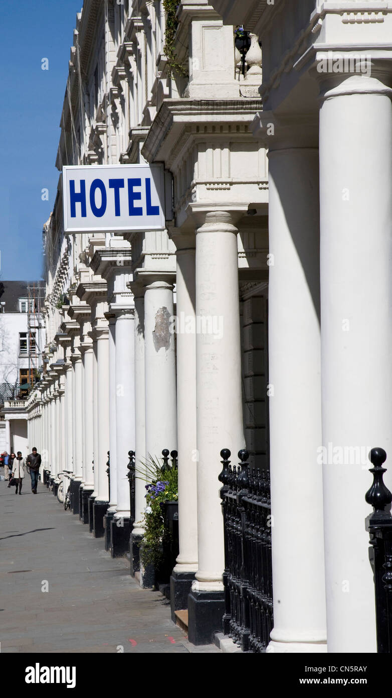 London row railings hi-res stock photography and images - Alamy