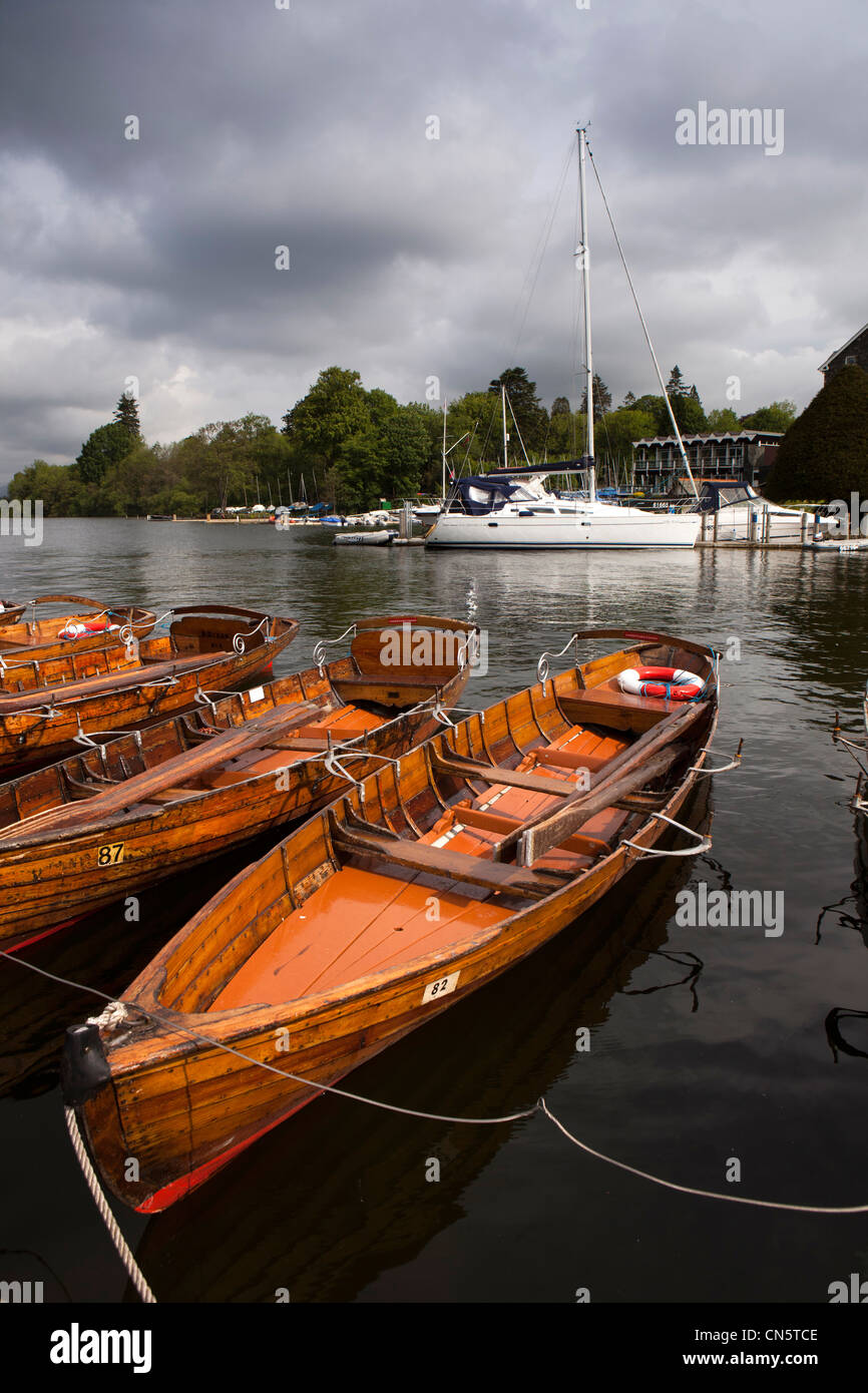 Pleasure boat on lake cumbria windermere hi-res stock photography and ...
