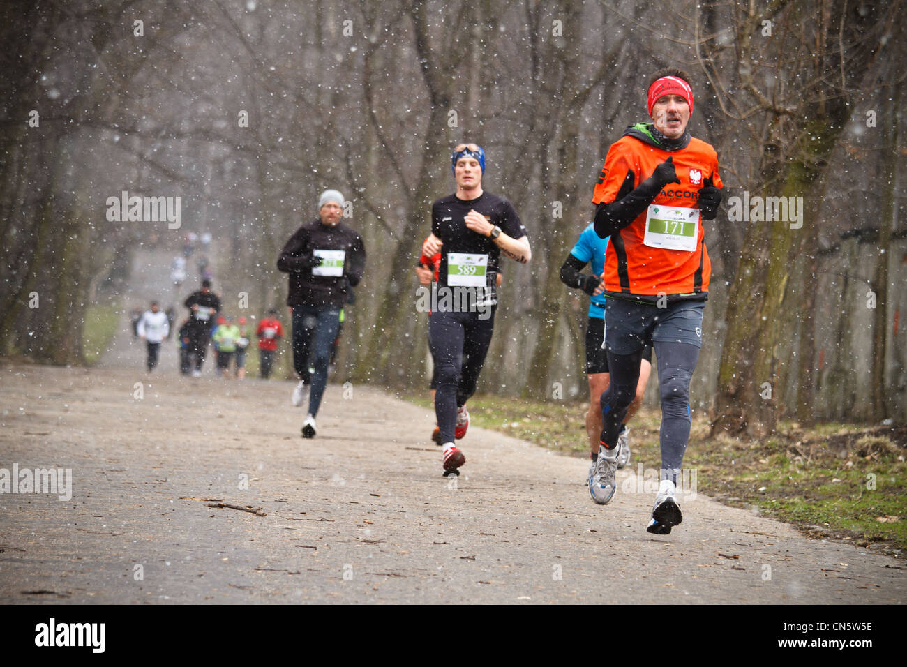 Run winter group hi-res stock photography and images - Alamy