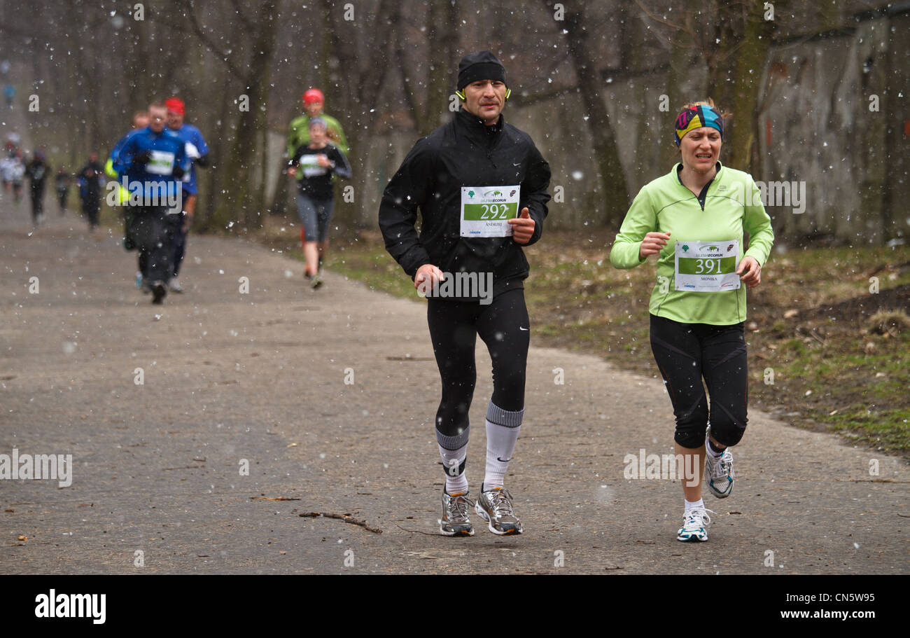 Run winter group hi-res stock photography and images - Alamy