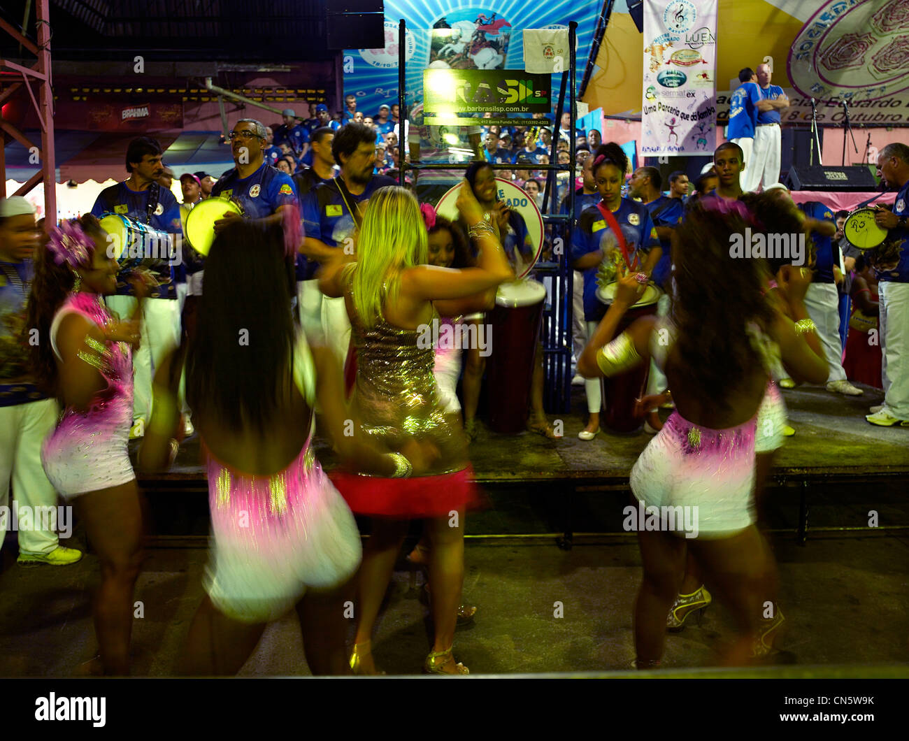Brazil people dancing hi-res stock photography and images - Alamy
