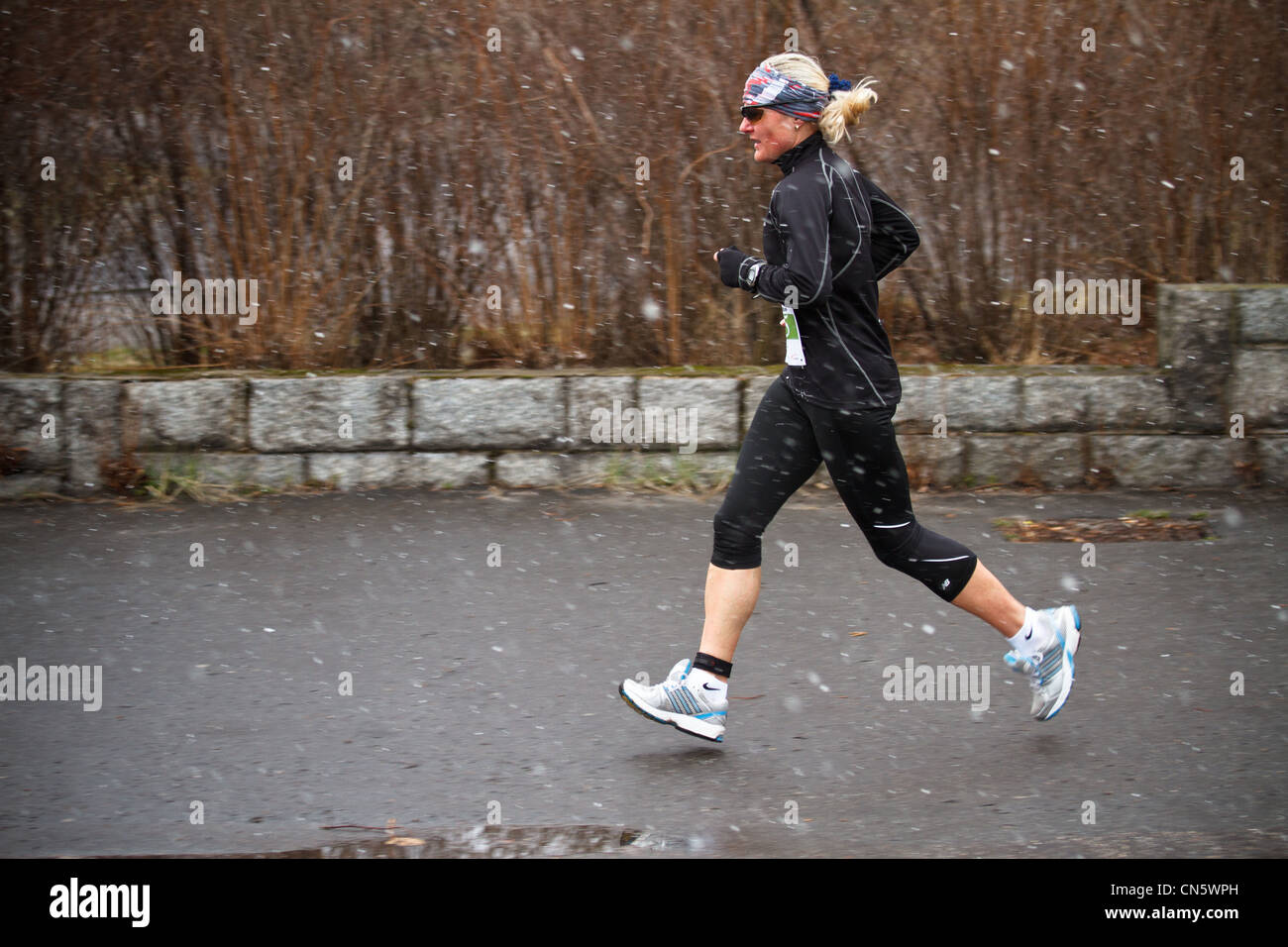 Running bad weather hi-res stock photography and images - Alamy