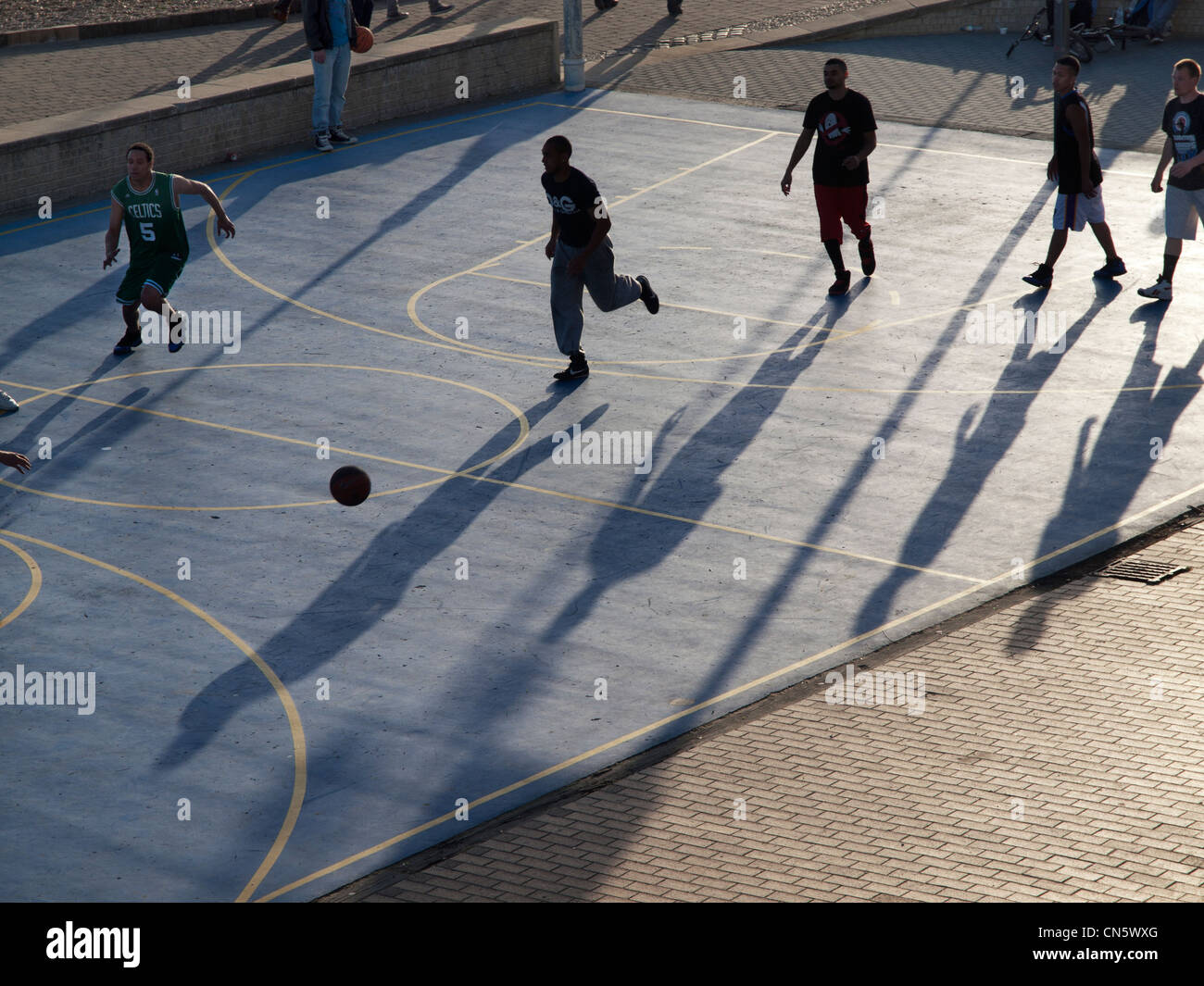 A game of basketball on the Brighton seafront court Stock Photo - Alamy