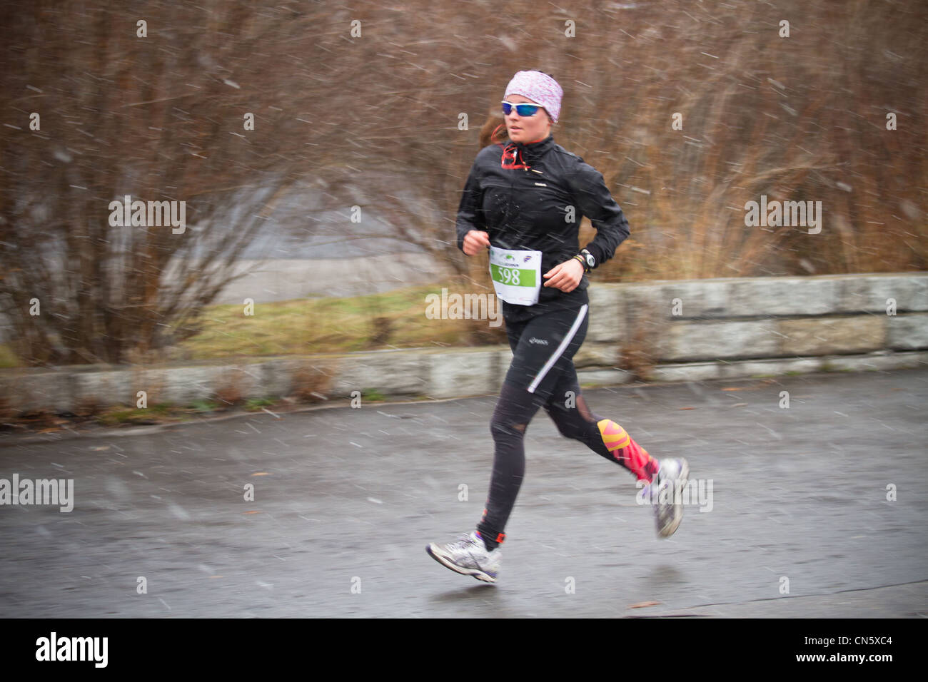 Running in bad weather hi-res stock photography and images - Alamy