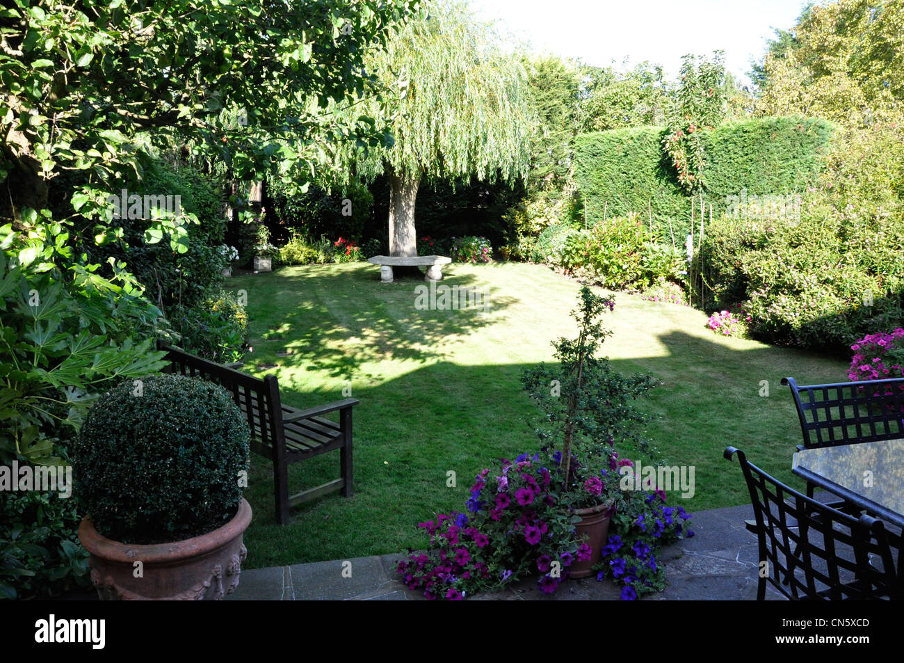 Garden view England summer sunlight pleasure Stock Photo - Alamy