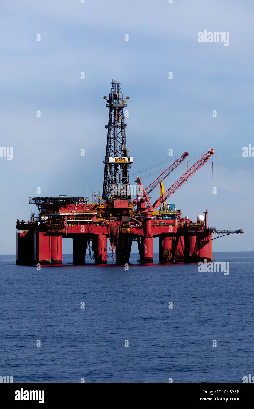 Oil Rig in North Sea Stock Photo - Alamy