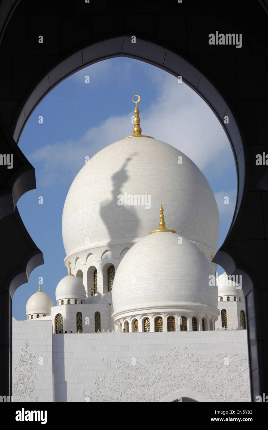 Domes of Sheikh Zayed Grand Mosque, Abu Dhabi, United Arab Emirates ...