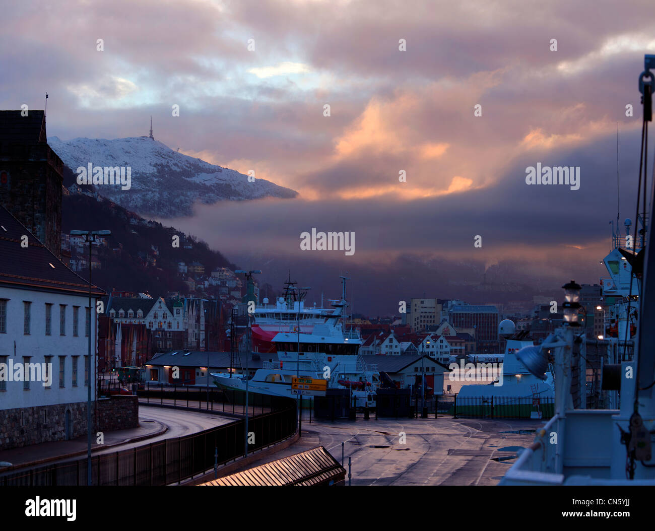Bergen harbor hi-res stock photography and images - Alamy