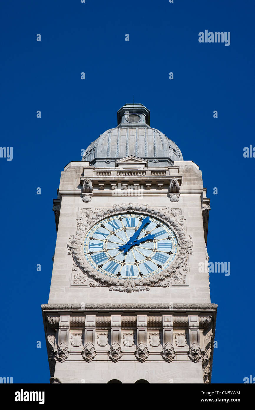 Lyon clock hi-res stock photography and images - Alamy