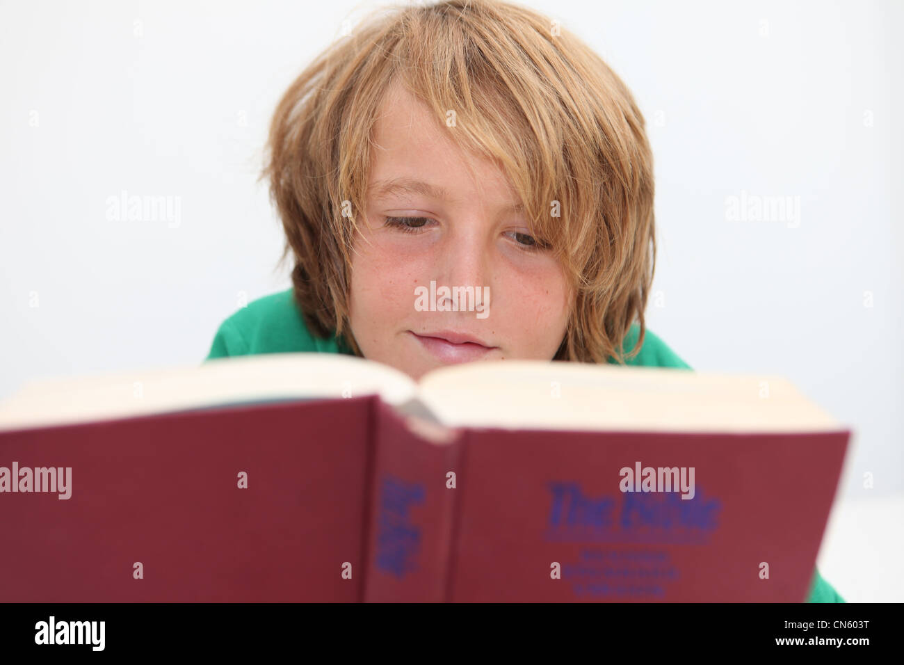 Children reading bible hi-res stock photography and images - Alamy