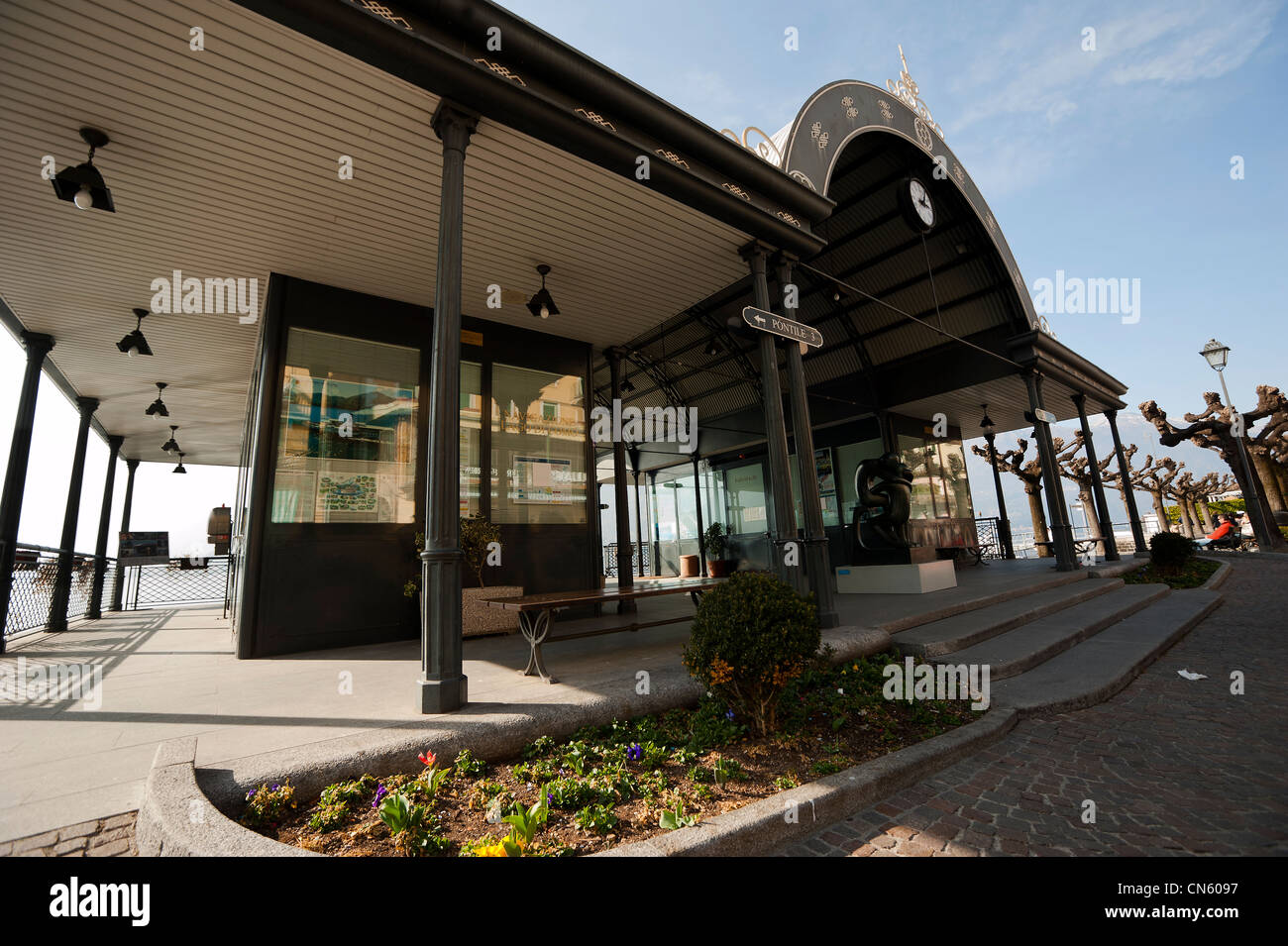 Boat station at bellagio village hi-res stock photography and images ...