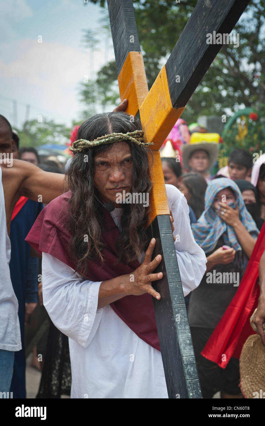Main character carries the cross to the Cutud crucifixion site during ...