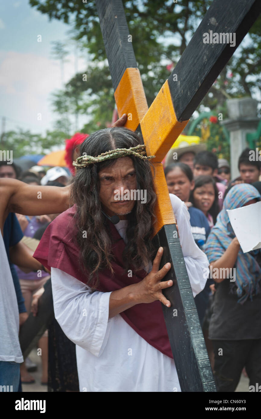 Main character carries the cross to the Cutud crucifixion site during ...