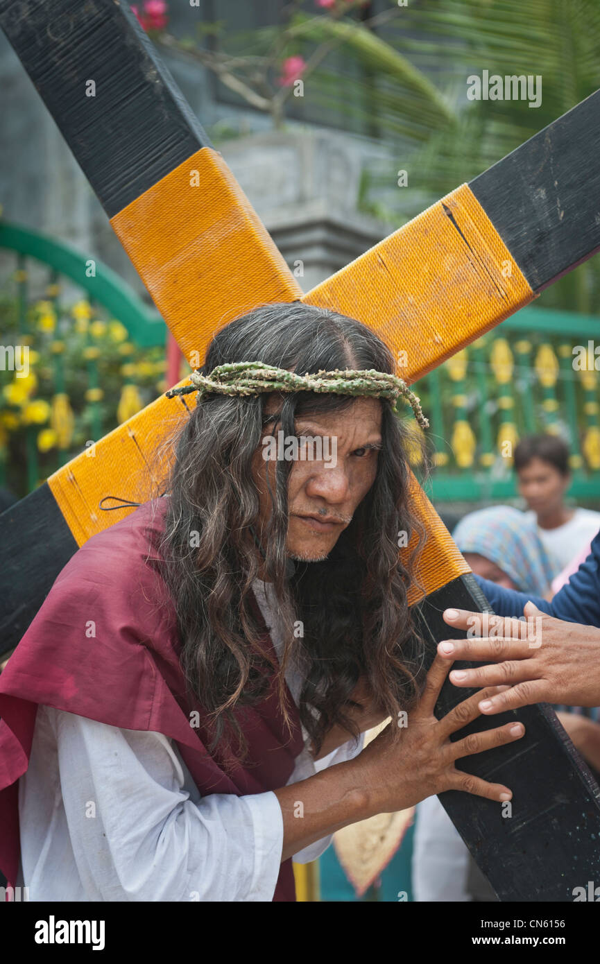 Main character carries the cross to the Cutud crucifixion site during ...