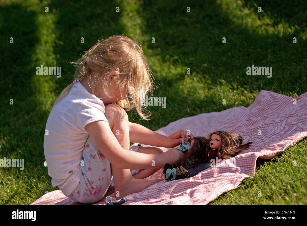 Five dolls hi-res stock photography and images - Alamy