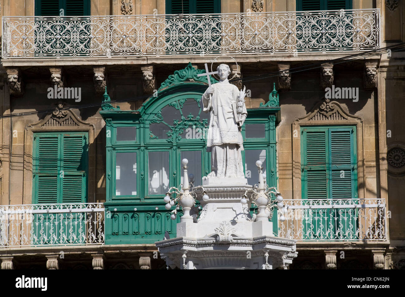Malta, the Three Cities, Vittoriosa, statue in front of the building of ...