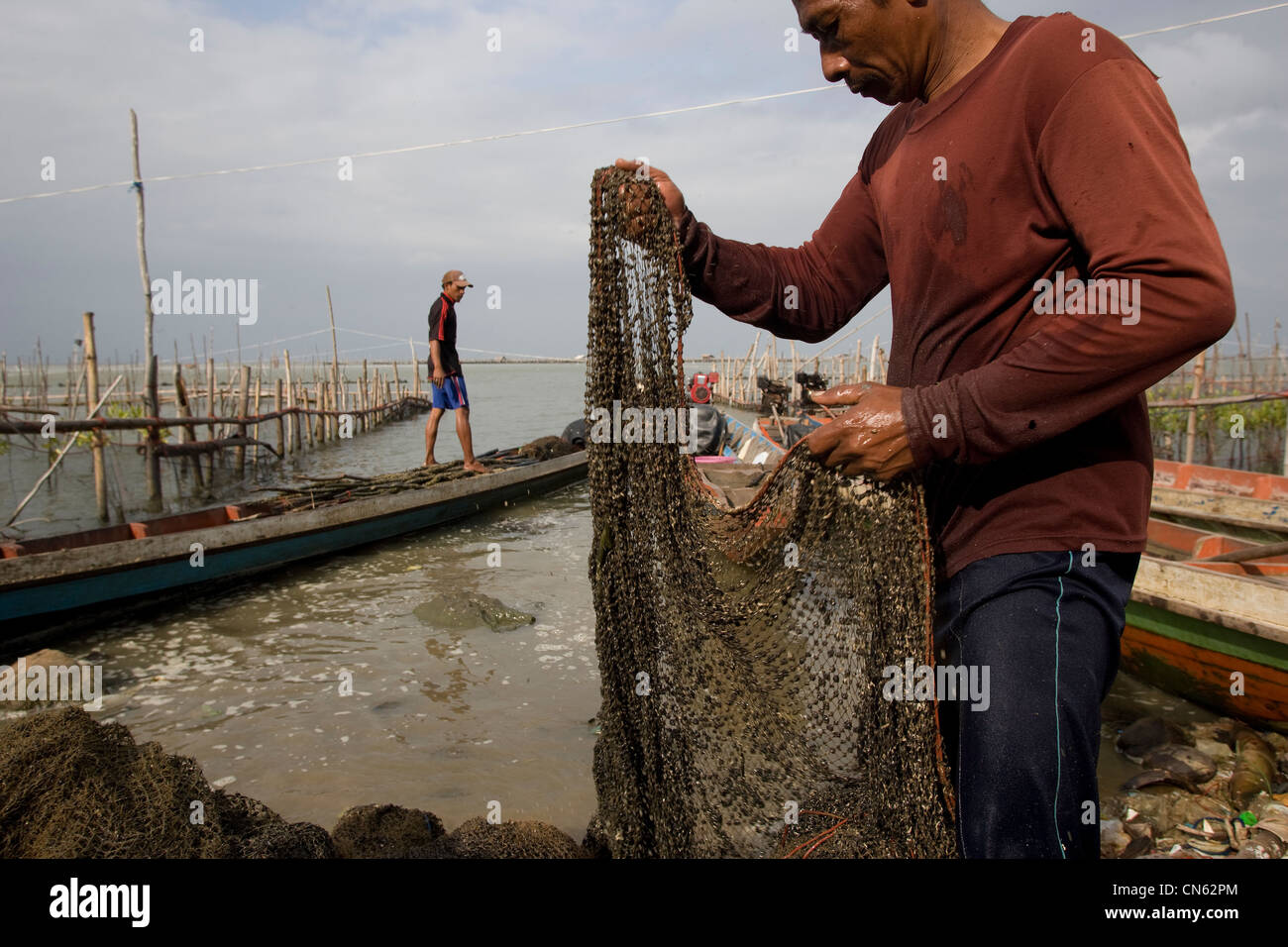 Bamboo fishing nets hi-res stock photography and images - Alamy