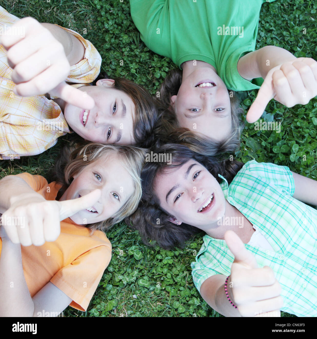 Group children looking up circle hi-res stock photography and images ...