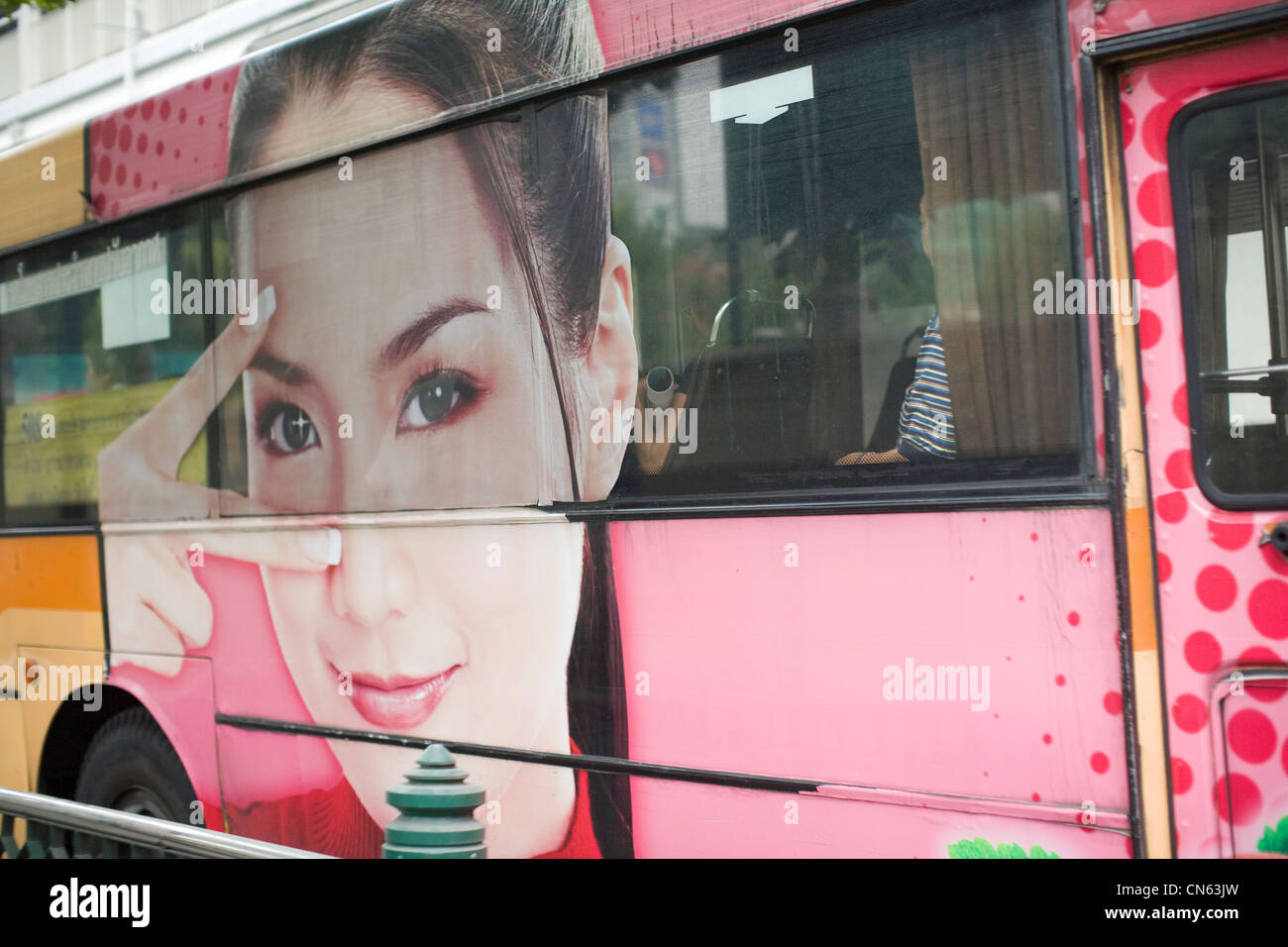 Bus advertising hi-res stock photography and images - Alamy