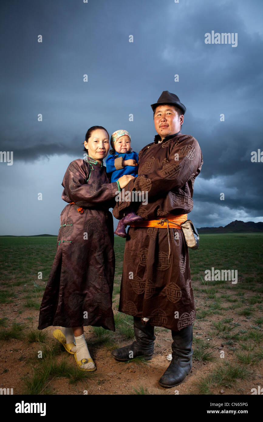 Mongolian family take pose on the steppe, khuduu aral, khentii province ...