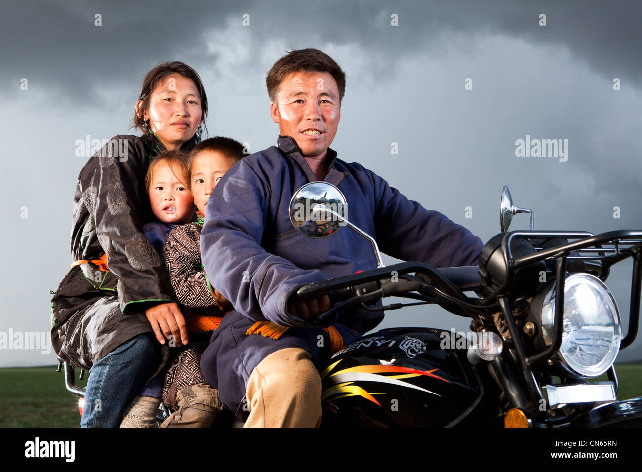 Mongolian family hi-res stock photography and images - Alamy