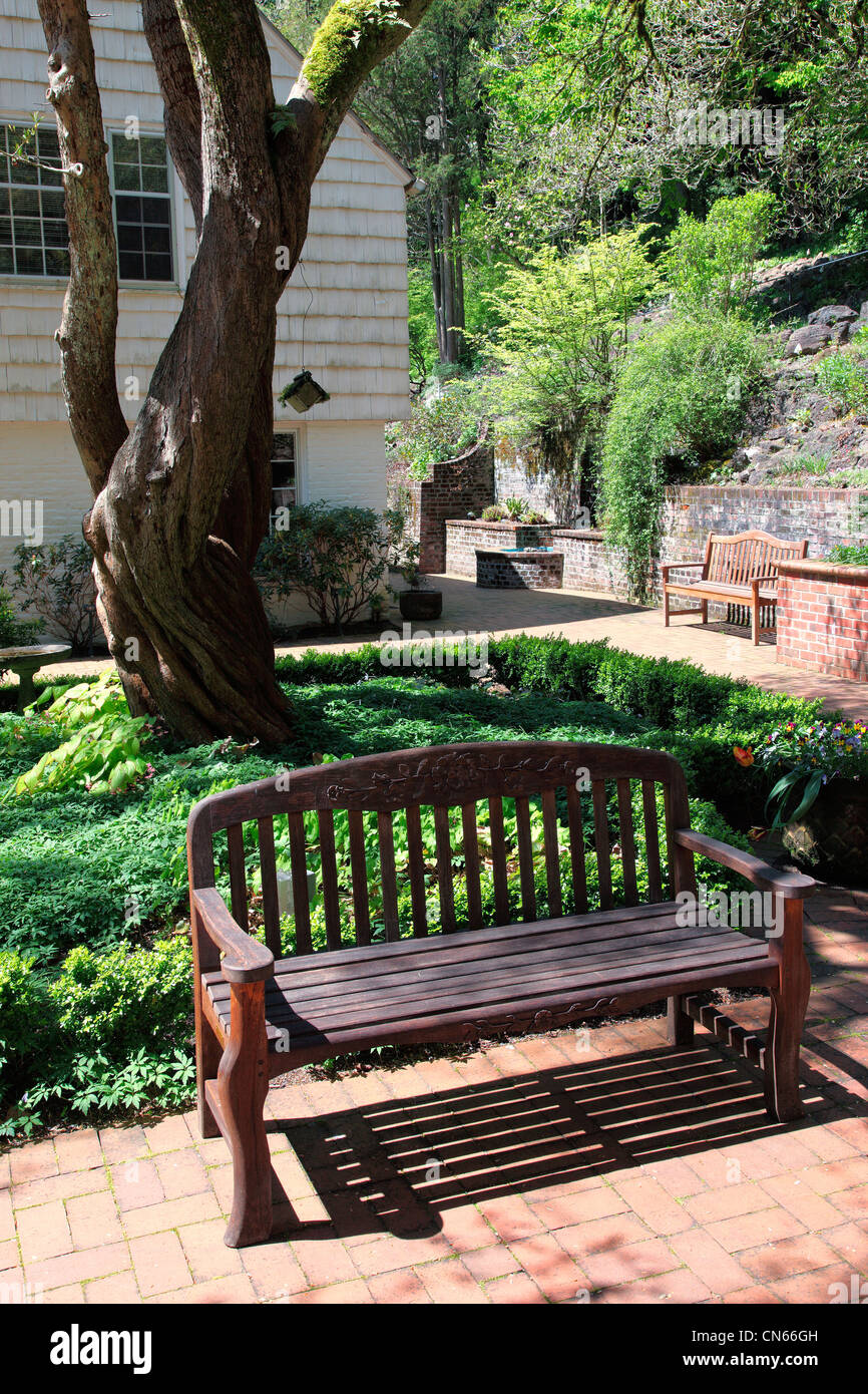 Outdoor bench & nature Stock Photo - Alamy