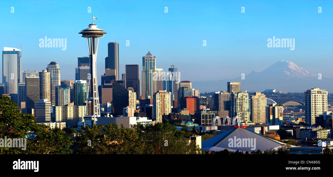 A panoramic view of Seattle Washington modern skyline buildings & mt ...