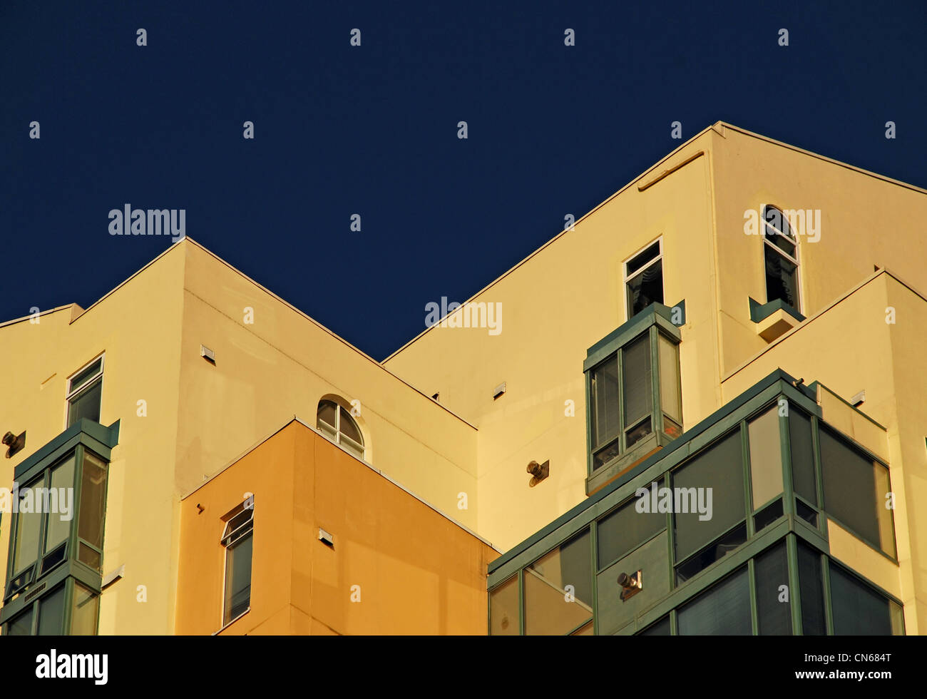 High rise apartment building canada hi-res stock photography and images ...