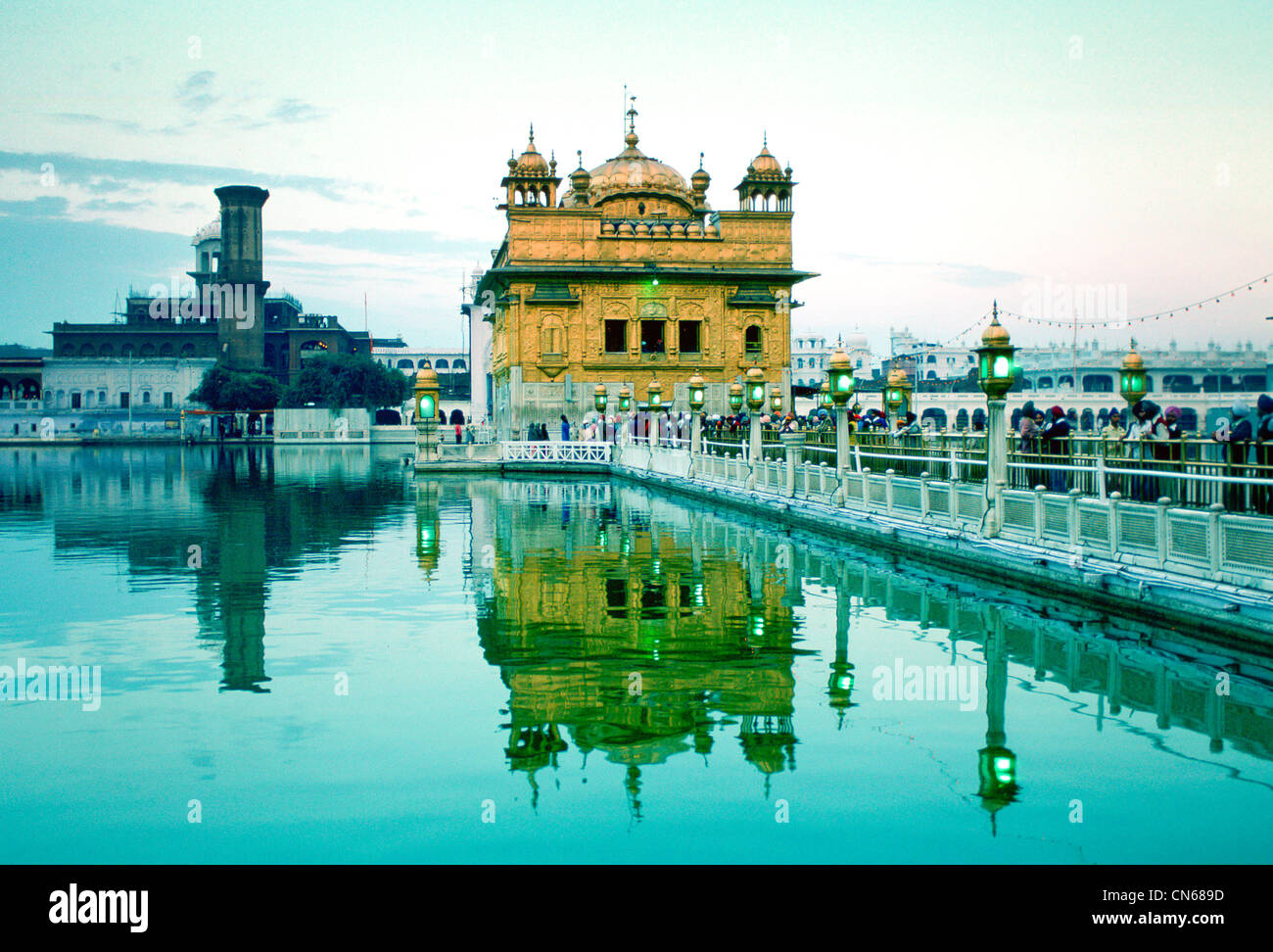 Swarn mandir hi-res stock photography and images - Alamy