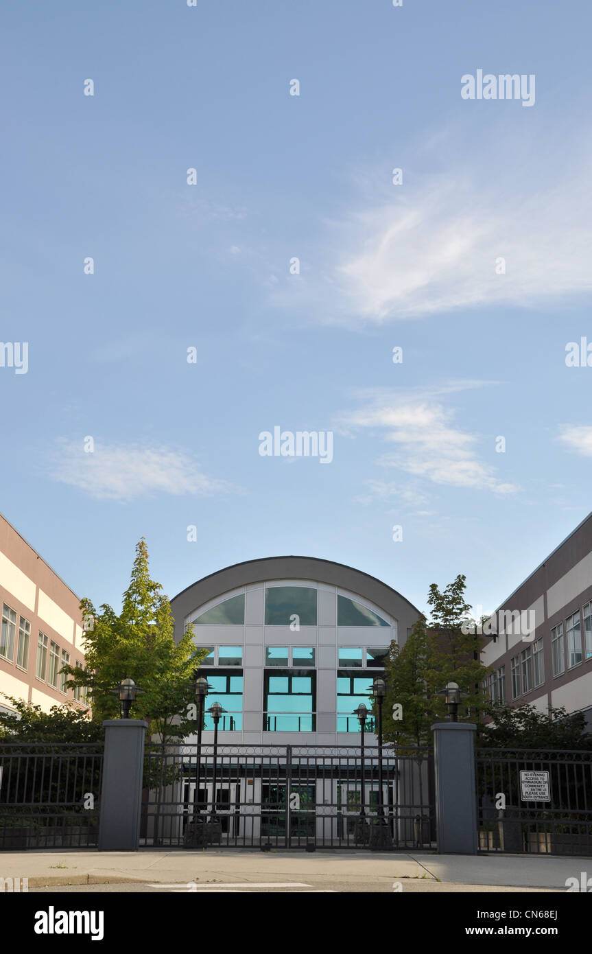 Side view tall building hi-res stock photography and images - Alamy