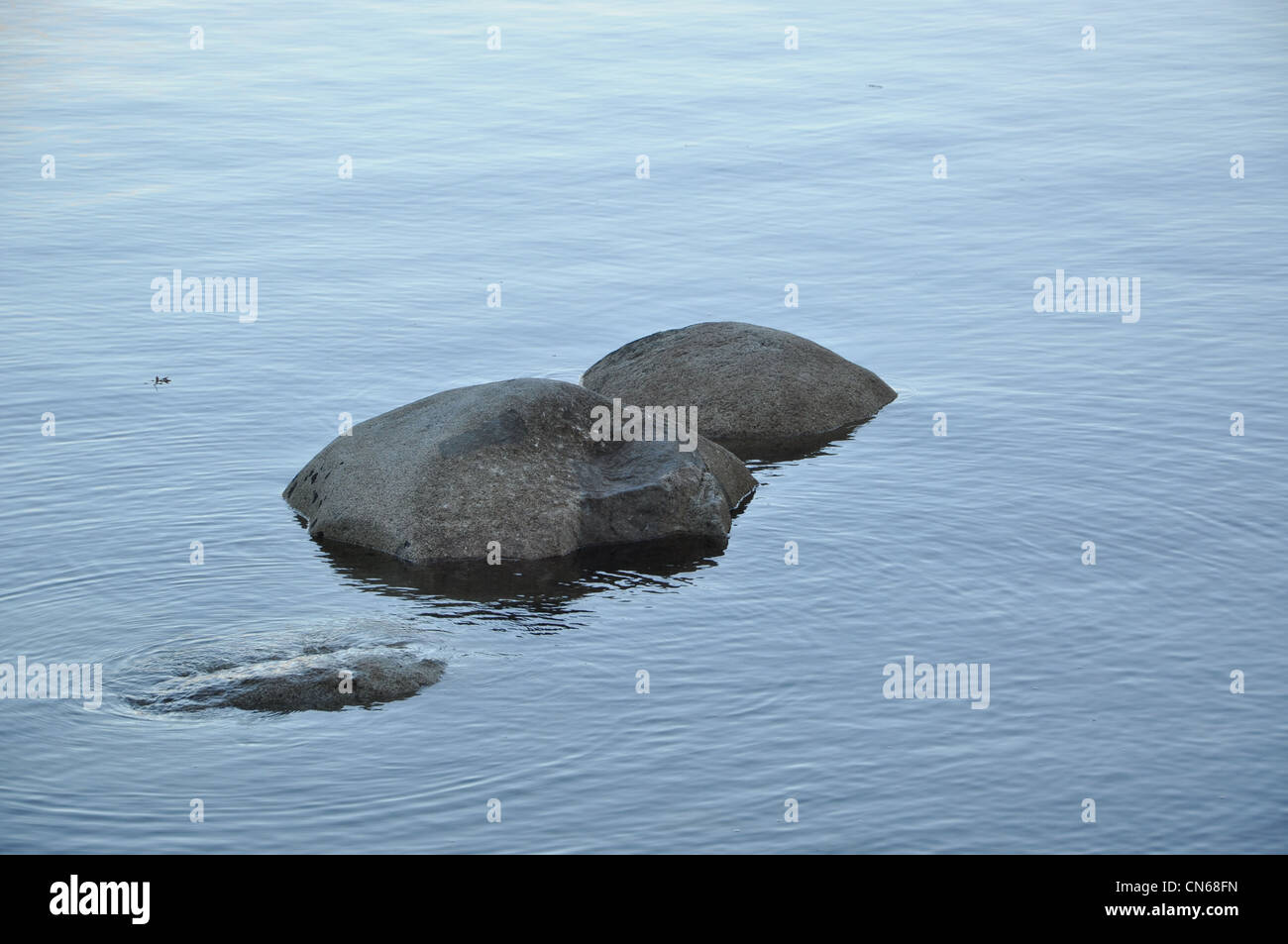 Stones at lakeside hi-res stock photography and images - Alamy