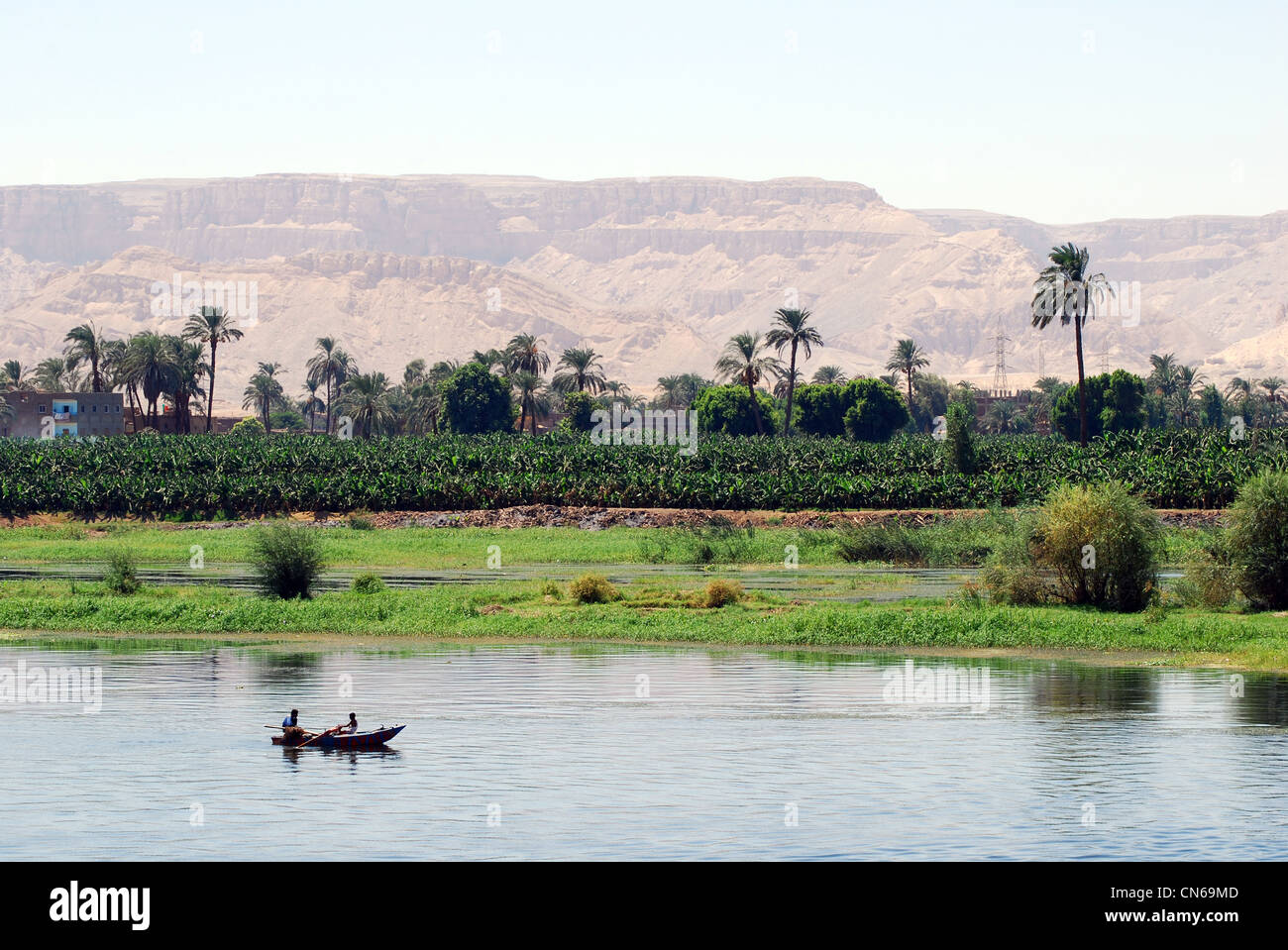 between Dandara Dandera and Luxor number 3104 Stock Photo - Alamy