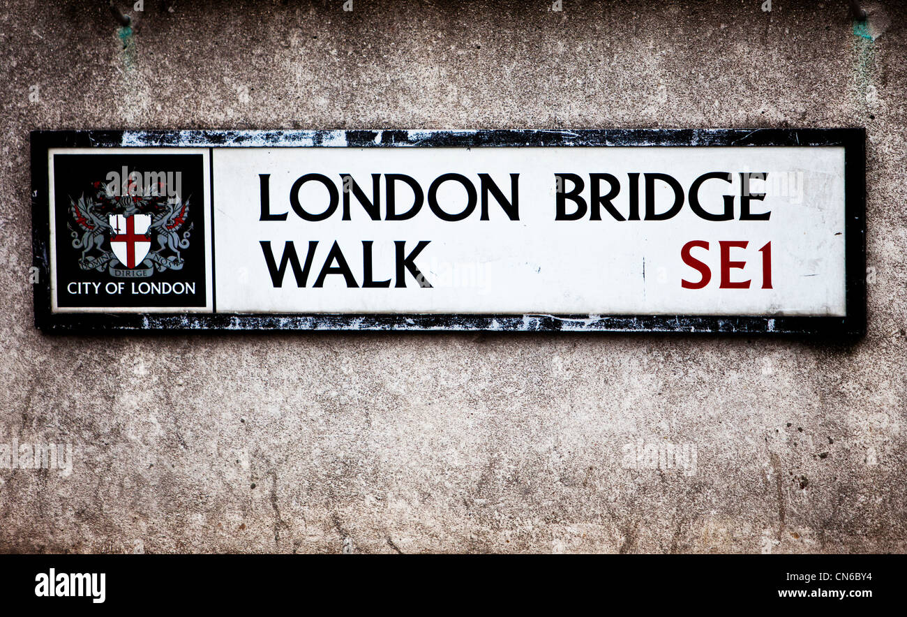 London Bridge Walk street sign in London, England Stock Photo - Alamy