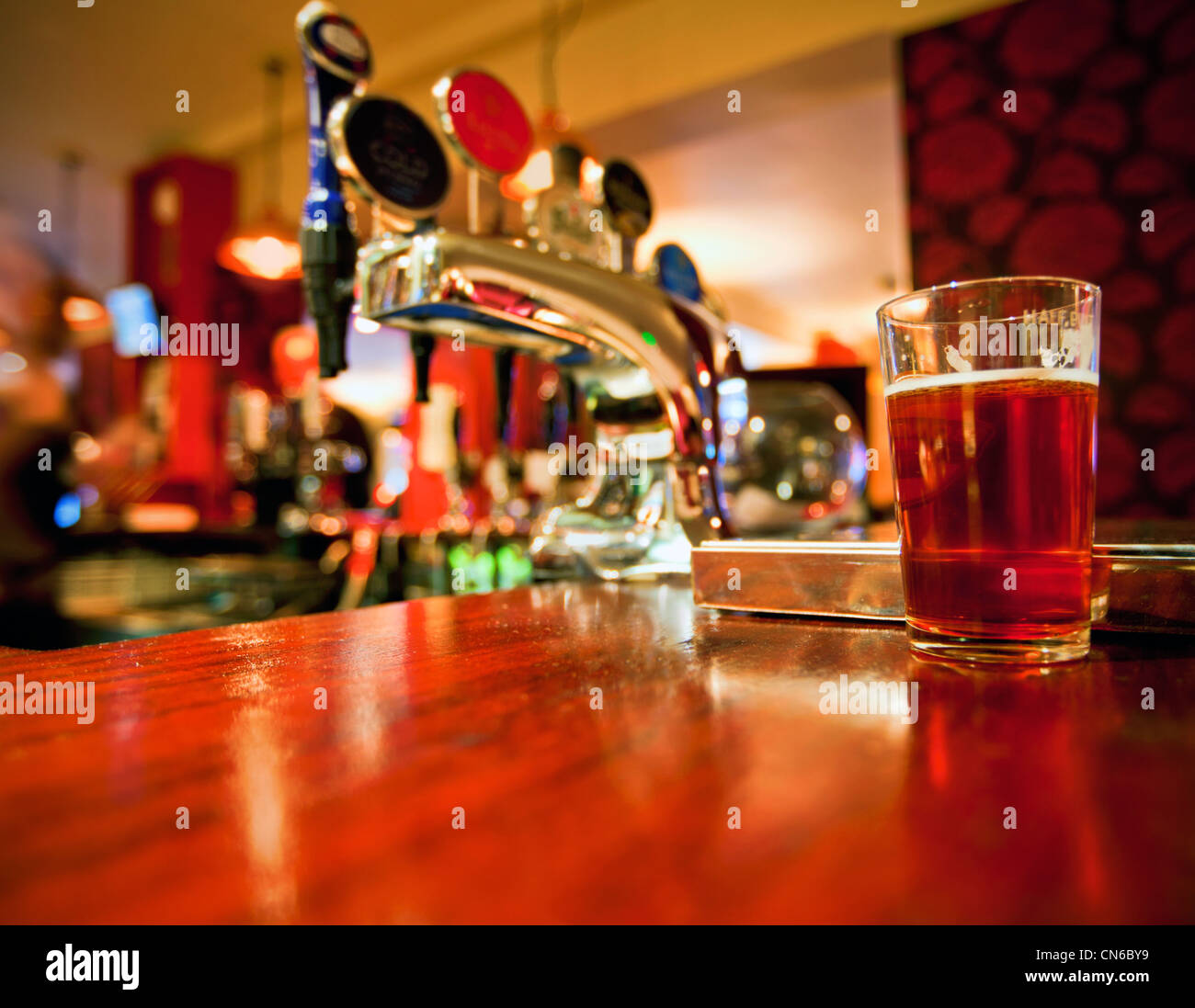 Traditional english pub interior hi-res stock photography and images ...